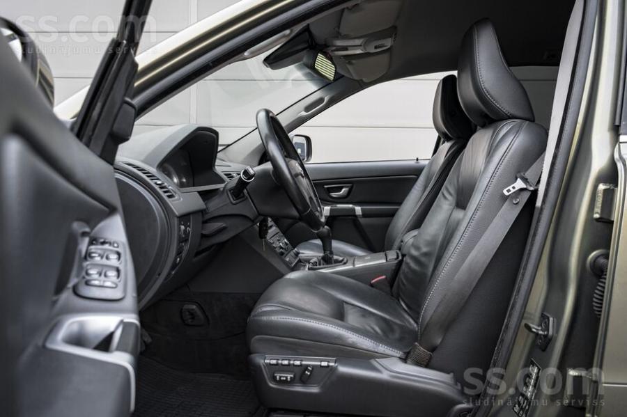 Volvo XC90 2010 Rīga, ar dzinēja tilpumu 2.40 L un nobraukumu 0 tūkst. km par 7990 €, foto 10 vietnē AUTOMOTO.COM.LV