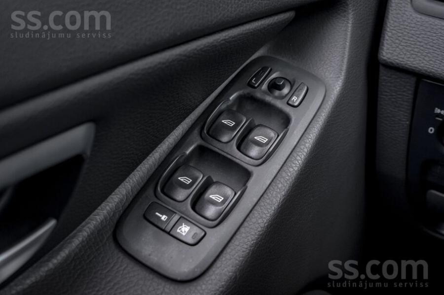 Volvo XC90 2010 Rīga, ar dzinēja tilpumu 2.40 L un nobraukumu 0 tūkst. km par 7990 €, foto 17 vietnē AUTOMOTO.COM.LV