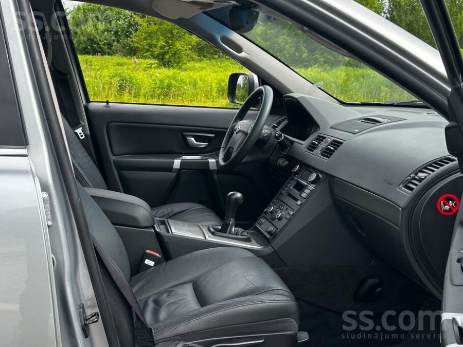 Volvo XC90 2010 in Jelgava, with an engine capacity of 2.40 L and mileage of 0 thousand km for 8990 €, photo 10 on AUTOMOTO.COM.LV
