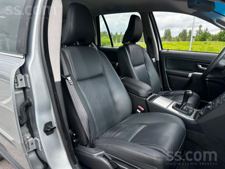 Volvo XC90 2010 in Jelgava, with an engine capacity of 2.40 L and mileage of 0 thousand km for 8990 €, photo 11 on AUTOMOTO.COM.LV