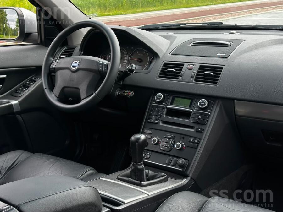 Volvo XC90 2010 in Jelgava, with an engine capacity of 2.40 L and mileage of 0 thousand km for 8990 €, photo 13 on AUTOMOTO.COM.LV