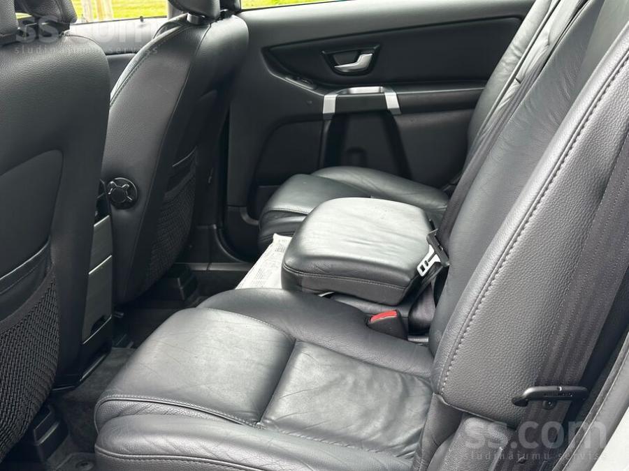 Volvo XC90 2010 in Jelgava, with an engine capacity of 2.40 L and mileage of 0 thousand km for 8990 €, photo 18 on AUTOMOTO.COM.LV