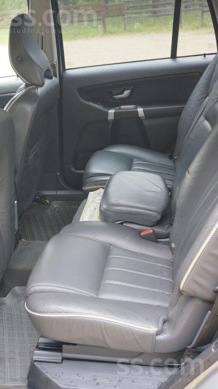 Volvo XC90 2010 in Daugavpils, with an engine capacity of 2.40 L and mileage of 202 thousand km for 9500 €, photo 13 on AUTOMOTO.COM.LV