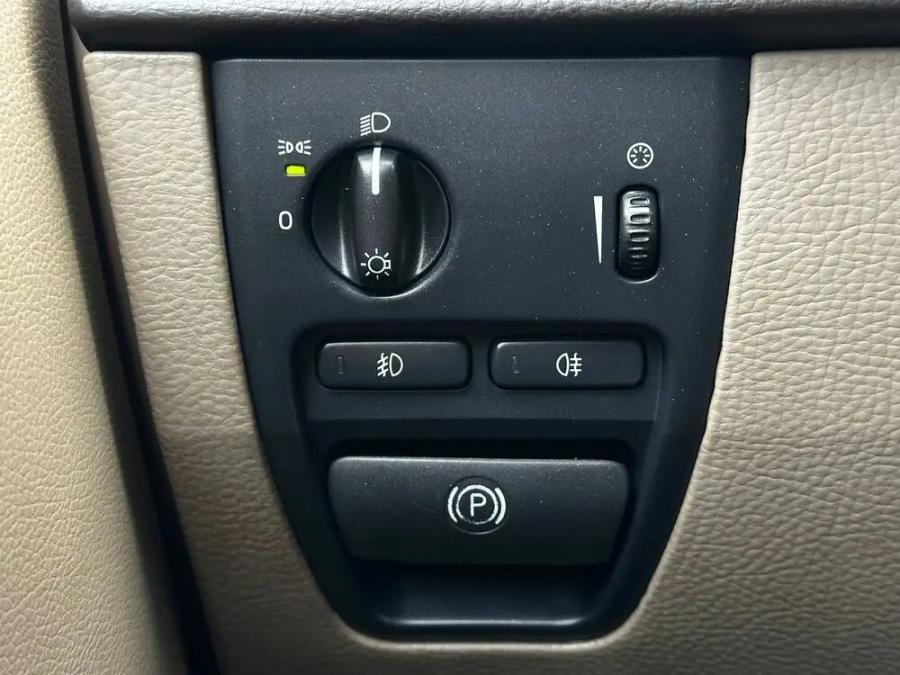Volvo XC90 2010 Jelgava, ar dzinēja tilpumu 2.40 L un nobraukumu 305 tūkst. km par 8990 €, foto 21 vietnē AUTOMOTO.COM.LV