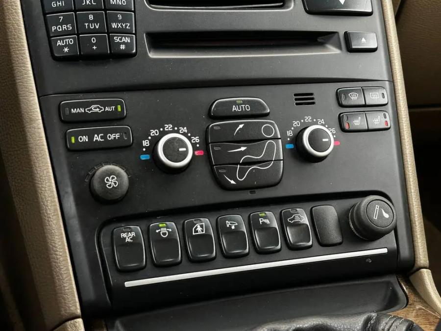 Volvo XC90 2010 Jelgava, ar dzinēja tilpumu 2.40 L un nobraukumu 305 tūkst. km par 8990 €, foto 25 vietnē AUTOMOTO.COM.LV