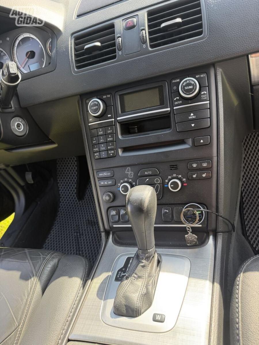 Volvo XC90 2010 Viļņa, ar dzinēja tilpumu 2.40 L un nobraukumu 217 tūkst. km par 10500 €, foto 13 vietnē AUTOMOTO.COM.LV