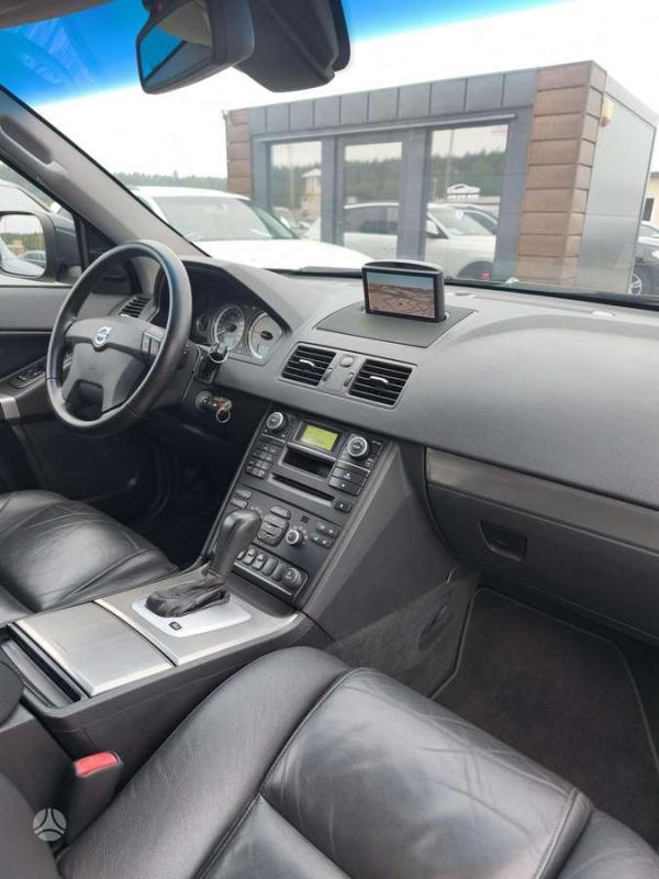 Volvo XC90 2010 in Vilnius, with an engine capacity of 2.40 L and mileage of 224 thousand km for 9750 €, photo 11 on AUTOMOTO.COM.LV