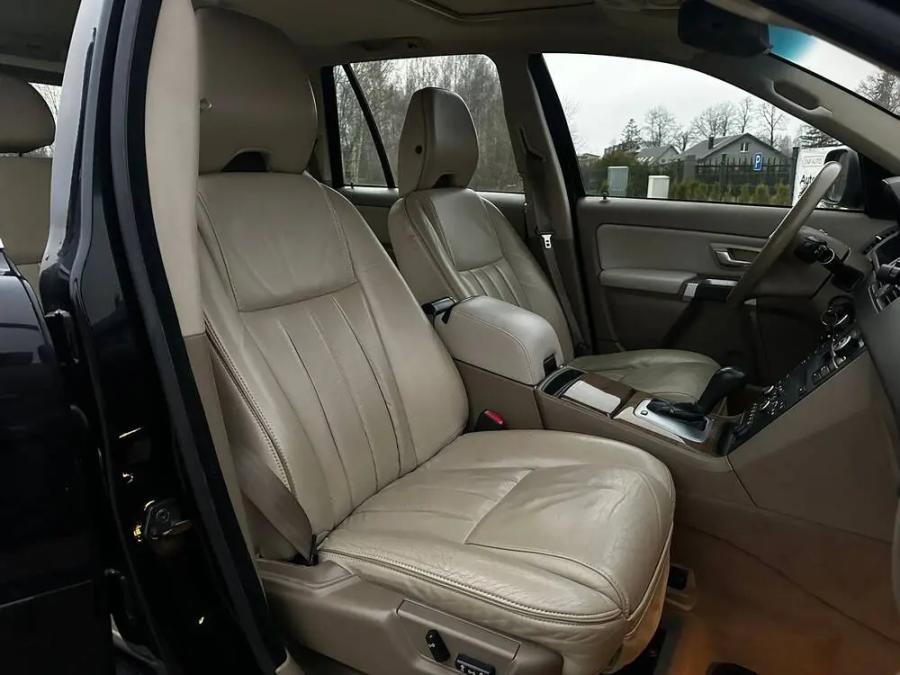 Volvo XC90 2011 in Jelgava, with an engine capacity of 2.40 L and mileage of 265 thousand km for 9990 €, photo 10 on AUTOMOTO.COM.LV