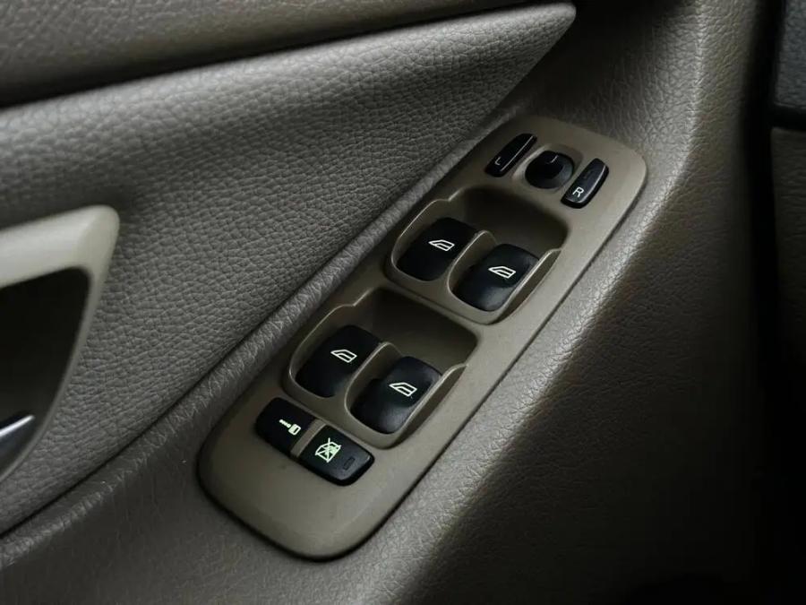 Volvo XC90 2011 in Jelgava, with an engine capacity of 2.40 L and mileage of 265 thousand km for 9990 €, photo 17 on AUTOMOTO.COM.LV
