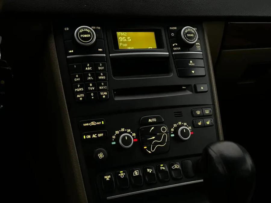 Volvo XC90 2011 in Jelgava, with an engine capacity of 2.40 L and mileage of 265 thousand km for 9990 €, photo 20 on AUTOMOTO.COM.LV