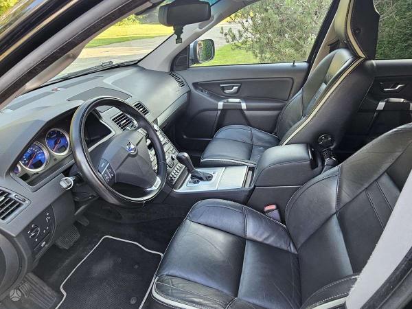 Volvo XC90 2011 Ukmergė, ar dzinēja tilpumu 3.19 L un nobraukumu 244 tūkst. km par 4900 €, foto 3 vietnē AUTOMOTO.COM.LV