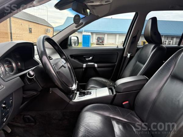 Volvo XC90 2012 in Liepaja, with an engine capacity of 2.40 L and mileage of 309 thousand km for 11250 €, photo 9 on AUTOMOTO.COM.LV