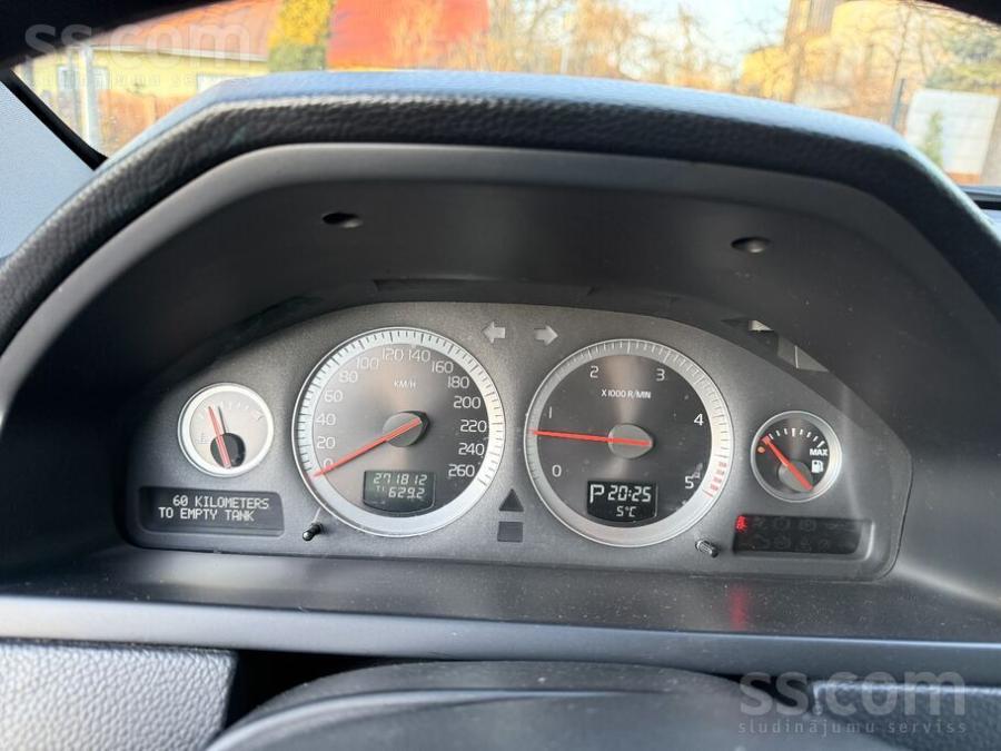 Volvo XC90 2013 in Riga, with an engine capacity of 2.40 L and mileage of 270 thousand km for 9900 €, photo 17 on AUTOMOTO.COM.LV