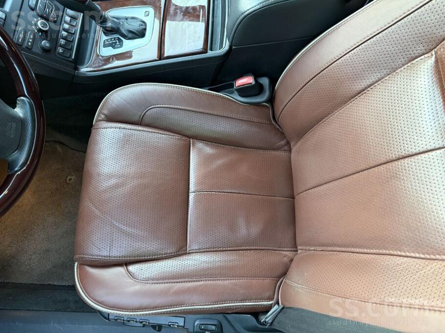 Volvo XC90 2013 in Riga, with an engine capacity of 2.40 L and mileage of 270 thousand km for 9900 €, photo 20 on AUTOMOTO.COM.LV