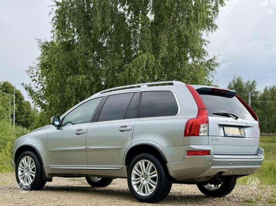 Volvo XC90 2013 in Siauliai, with an engine capacity of 2.40 L and mileage of 298 thousand km for 14199 €, photo 4 on AUTOMOTO.COM.LV