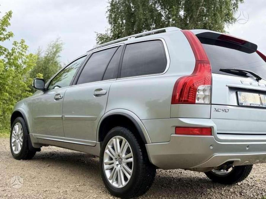 Volvo XC90 2013 in Siauliai, with an engine capacity of 2.40 L and mileage of 298 thousand km for 14199 €, photo 8 on AUTOMOTO.COM.LV