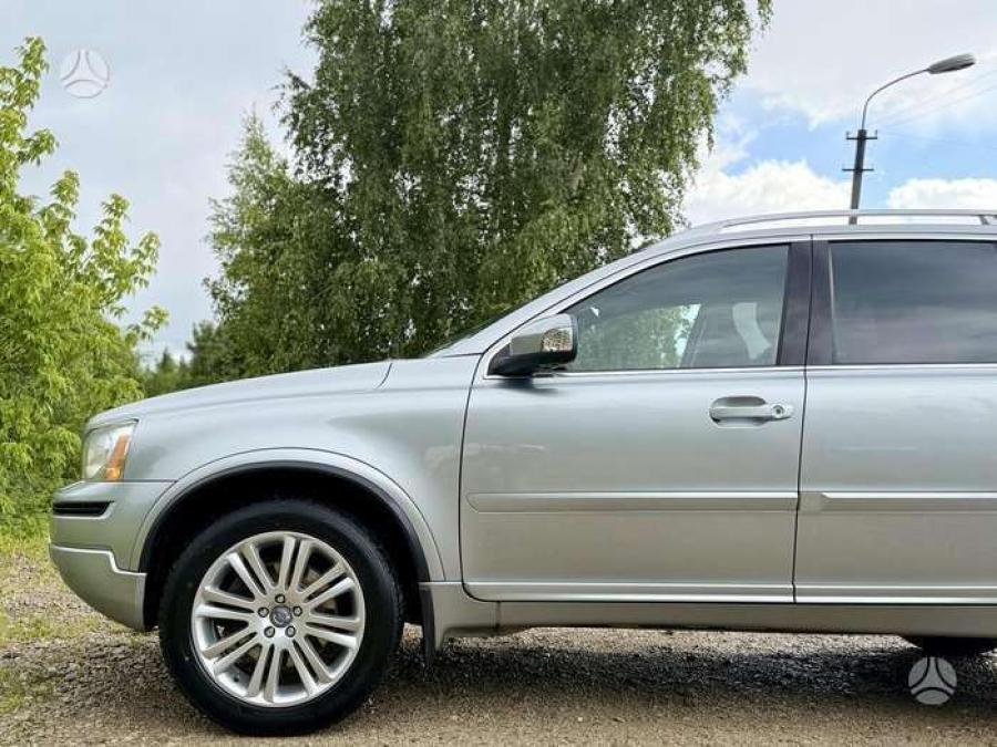Volvo XC90 2013 in Siauliai, with an engine capacity of 2.40 L and mileage of 298 thousand km for 14199 €, photo 12 on AUTOMOTO.COM.LV