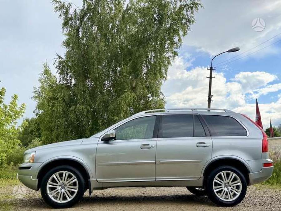 Volvo XC90 2013 in Siauliai, with an engine capacity of 2.40 L and mileage of 298 thousand km for 14199 €, photo 16 on AUTOMOTO.COM.LV