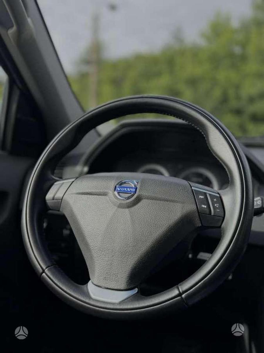 Volvo XC90 2013 in Siauliai, with an engine capacity of 2.40 L and mileage of 298 thousand km for 14199 €, photo 27 on AUTOMOTO.COM.LV