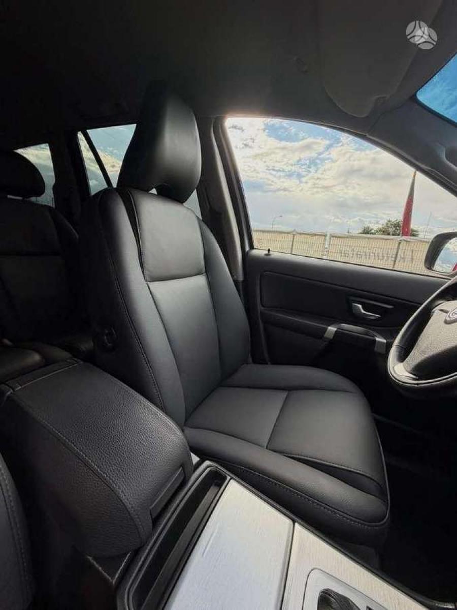Volvo XC90 2013 in Siauliai, with an engine capacity of 2.40 L and mileage of 298 thousand km for 14199 €, photo 31 on AUTOMOTO.COM.LV