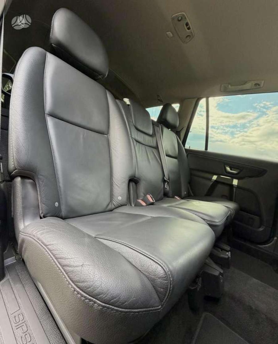Volvo XC90 2013 in Siauliai, with an engine capacity of 2.40 L and mileage of 298 thousand km for 14199 €, photo 32 on AUTOMOTO.COM.LV