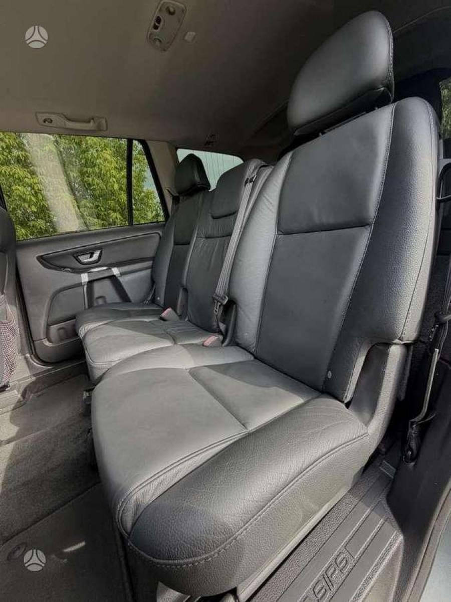 Volvo XC90 2013 in Siauliai, with an engine capacity of 2.40 L and mileage of 298 thousand km for 14199 €, photo 33 on AUTOMOTO.COM.LV