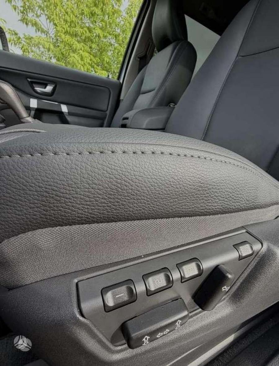 Volvo XC90 2013 in Siauliai, with an engine capacity of 2.40 L and mileage of 298 thousand km for 14199 €, photo 40 on AUTOMOTO.COM.LV