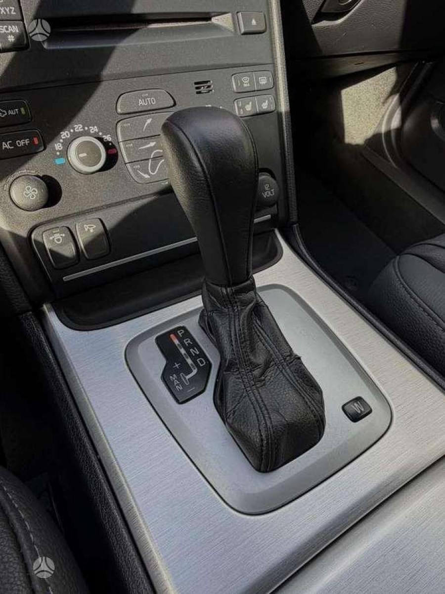 Volvo XC90 2013 in Siauliai, with an engine capacity of 2.40 L and mileage of 298 thousand km for 14199 €, photo 41 on AUTOMOTO.COM.LV