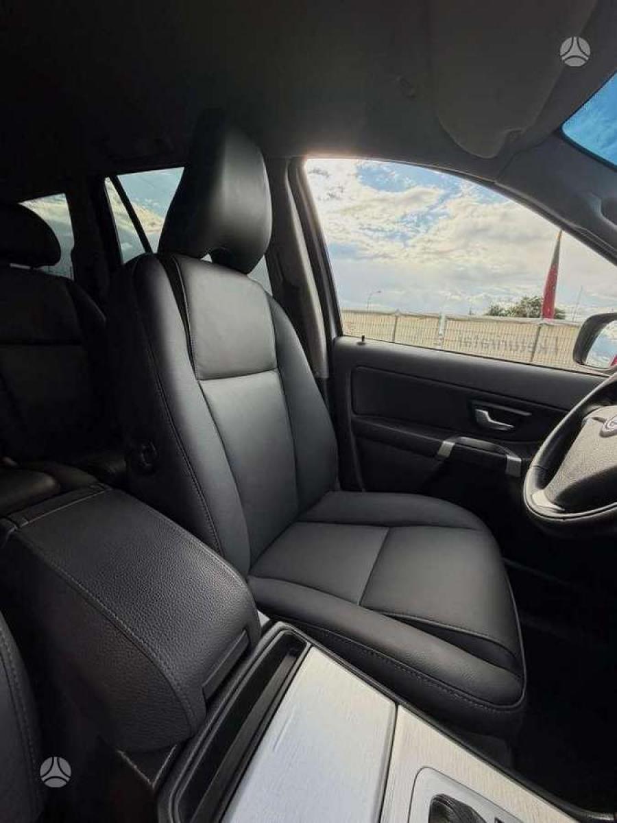 Volvo XC90 2013 Šauļi, ar dzinēja tilpumu 2.40 L un nobraukumu 298 tūkst. km par 14199 €, foto 31 vietnē AUTOMOTO.COM.LV