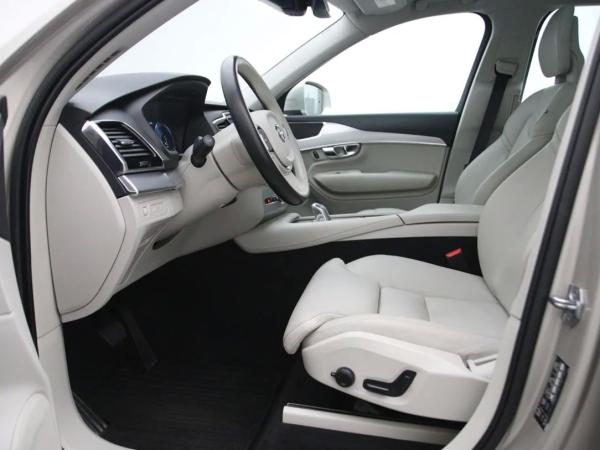 Volvo XC90 2015 in Vilnius, with an engine capacity of 2.00 L and mileage of 268 thousand km for 20999 €, photo 4 on AUTOMOTO.COM.LV