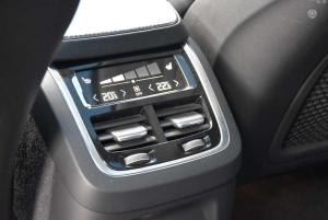 Volvo XC90 2016 Viļņa, ar dzinēja tilpumu 1.97 L un nobraukumu 188 tūkst. km par 20500 €, foto 17 vietnē AUTOMOTO.COM.LV