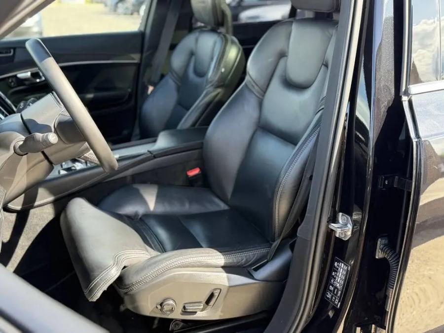Volvo XC90 2019 in Riga, with an engine capacity of 2.00 L and mileage of 268 thousand km for 24500 €, photo 8 on AUTOMOTO.COM.LV