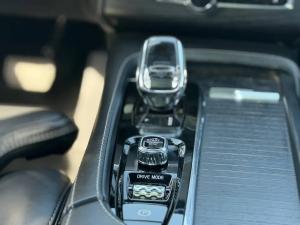 Volvo XC90 2019 in Riga, with an engine capacity of 2.00 L and mileage of 268 thousand km for 24500 €, photo 13 on AUTOMOTO.COM.LV