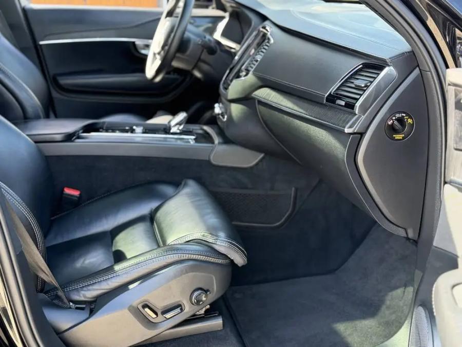 Volvo XC90 2019 in Riga, with an engine capacity of 2.00 L and mileage of 268 thousand km for 24500 €, photo 17 on AUTOMOTO.COM.LV
