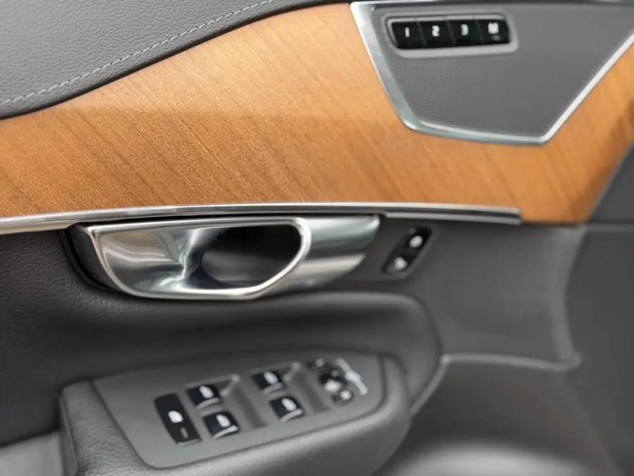Volvo XC90 2021 in Riga, with an engine capacity of 2.00 L and mileage of 209 thousand km for 29500 €, photo 9 on AUTOMOTO.COM.LV