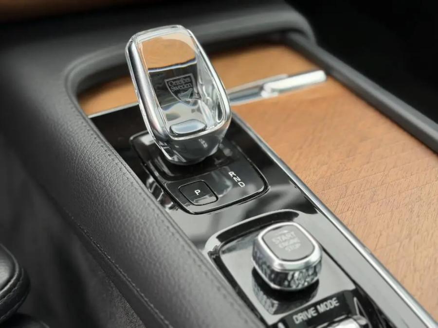 Volvo XC90 2021 in Riga, with an engine capacity of 2.00 L and mileage of 209 thousand km for 29500 €, photo 12 on AUTOMOTO.COM.LV