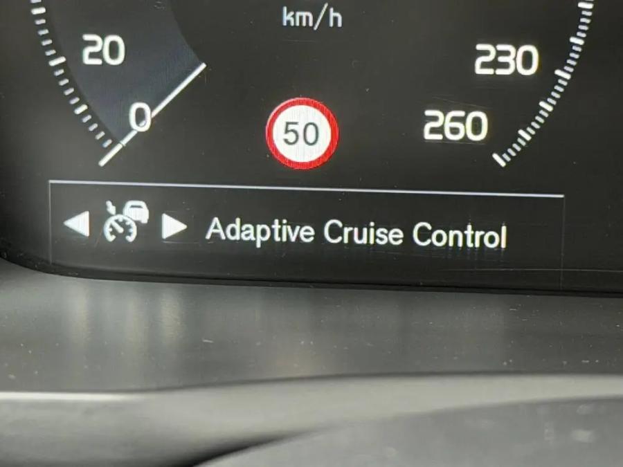 Volvo XC90 2021 in Riga, with an engine capacity of 2.00 L and mileage of 209 thousand km for 29500 €, photo 16 on AUTOMOTO.COM.LV