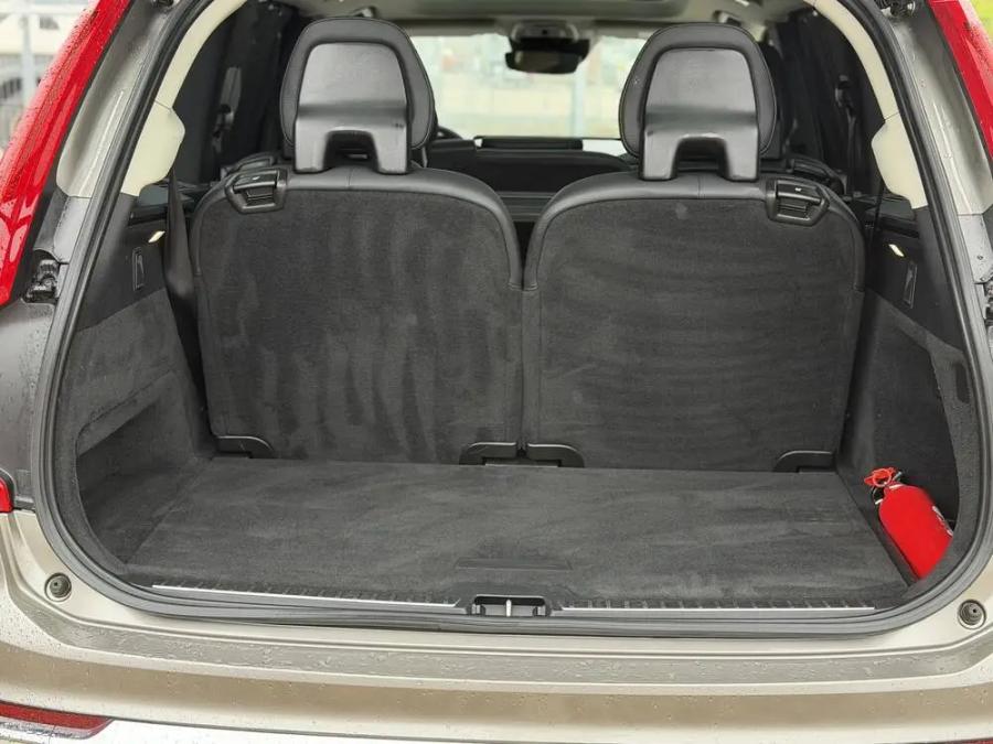 Volvo XC90 2021 in Riga, with an engine capacity of 2.00 L and mileage of 209 thousand km for 29500 €, photo 23 on AUTOMOTO.COM.LV