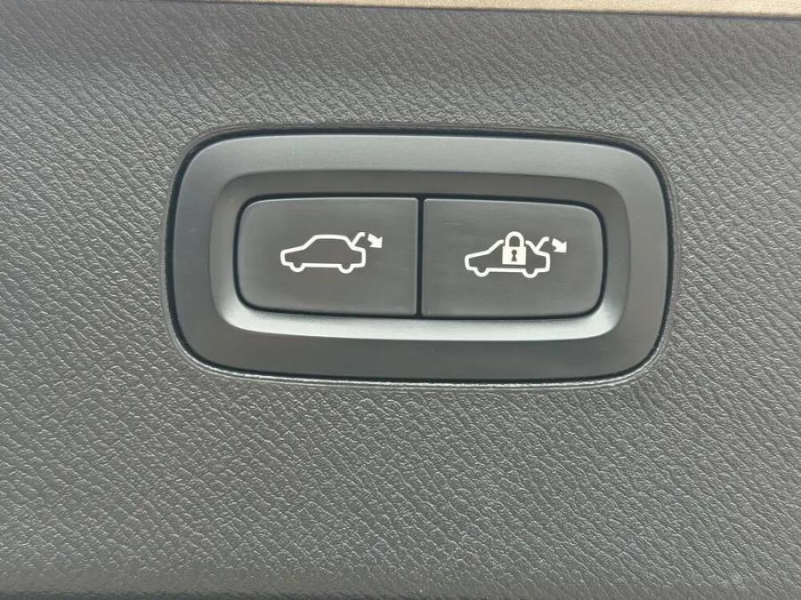 Volvo XC90 2021 in Riga, with an engine capacity of 2.00 L and mileage of 209 thousand km for 29500 €, photo 24 on AUTOMOTO.COM.LV