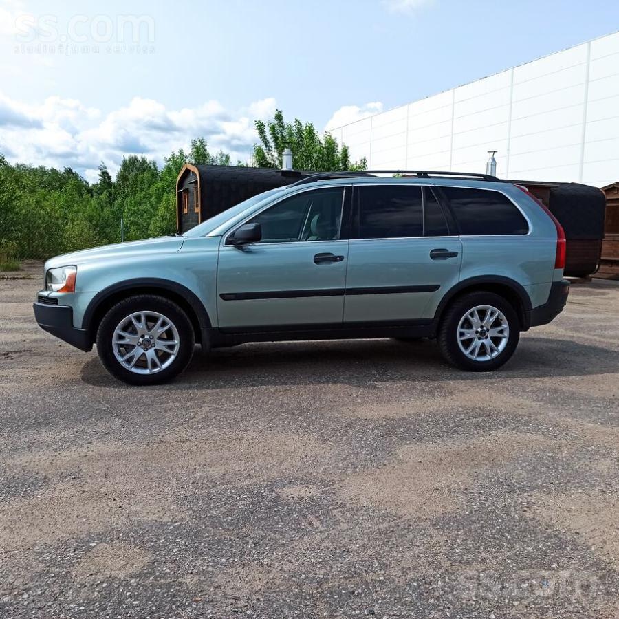 Green Volvo XC90 2003 in Daugavpils, with an engine capacity of 2.40 L and mileage of 0 thousand km for 41500 €, photo 4 on AUTOMOTO.COM.LV
