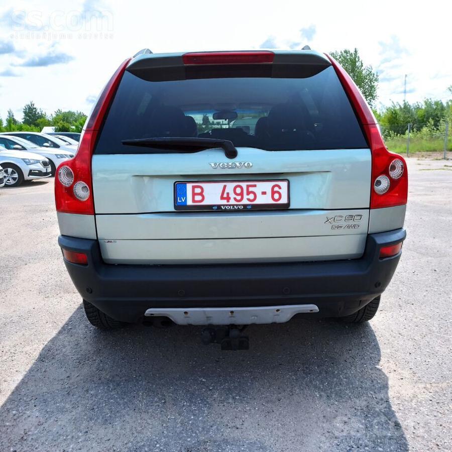 Green Volvo XC90 2003 in Daugavpils, with an engine capacity of 2.40 L and mileage of 0 thousand km for 41500 €, photo 6 on AUTOMOTO.COM.LV