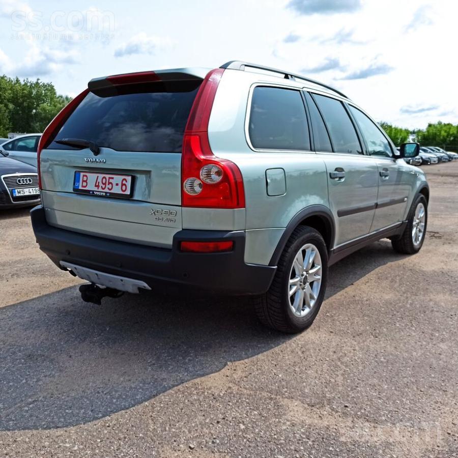 Green Volvo XC90 2003 in Daugavpils, with an engine capacity of 2.40 L and mileage of 0 thousand km for 41500 €, photo 7 on AUTOMOTO.COM.LV