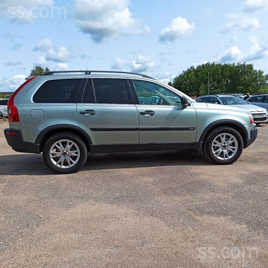 Green Volvo XC90 2003 in Daugavpils, with an engine capacity of 2.40 L and mileage of 0 thousand km for 41500 €, photo 8 on AUTOMOTO.COM.LV
