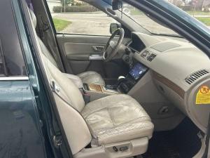 Green Volvo XC90 2003 in Grobiņa, with an engine capacity of 2.40 L and mileage of 408 thousand km for 2800 €, photo 10 on AUTOMOTO.COM.LV