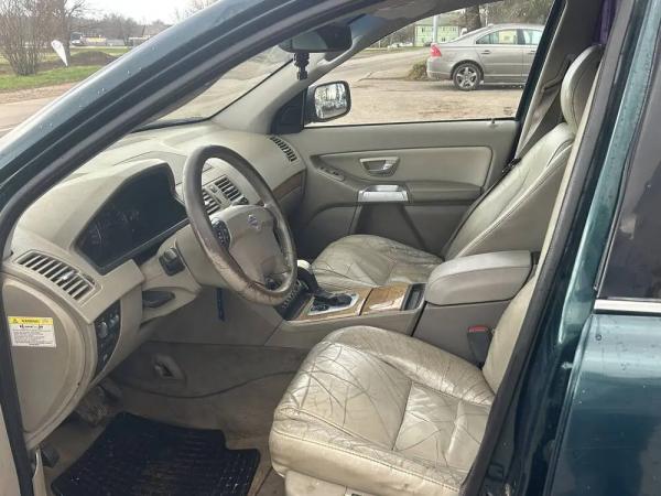 Zaļš Volvo XC90 2003 Grobiņa, ar dzinēja tilpumu 2.40 L un nobraukumu 408 tūkst. km par 2800 €, foto 10 vietnē AUTOMOTO.COM.LV