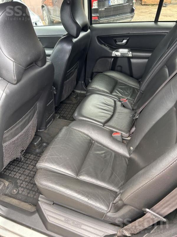 Green Volvo XC90 2003 in Cesis, with an engine capacity of 2.40 L and mileage of 414 thousand km for 3650 €, photo 6 on AUTOMOTO.COM.LV