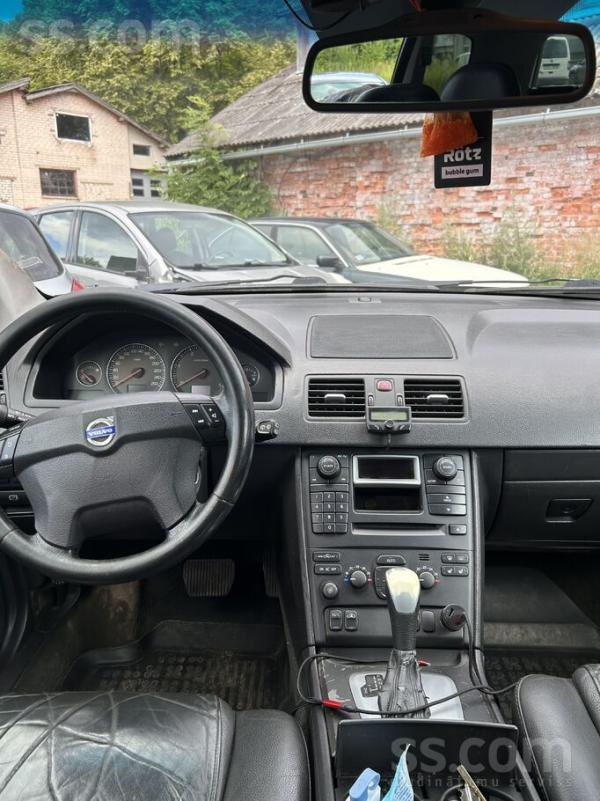 Green Volvo XC90 2003 in Cesis, with an engine capacity of 2.40 L and mileage of 414 thousand km for 3650 €, photo 7 on AUTOMOTO.COM.LV