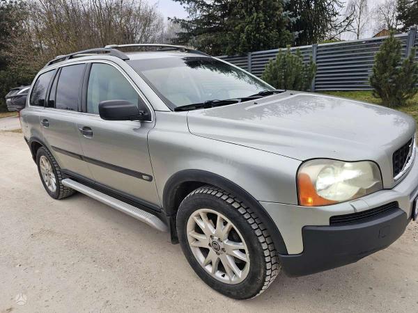 Green Volvo XC90 2004 in Kaunas, with an engine capacity of 2.40 L and mileage of 407 thousand km for 3200 €, photo 1 on AUTOMOTO.COM.LV