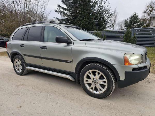 Green Volvo XC90 2004 in Kaunas, with an engine capacity of 2.40 L and mileage of 407 thousand km for 3200 €, photo 5 on AUTOMOTO.COM.LV