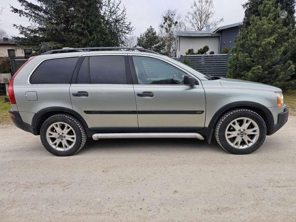 Green Volvo XC90 2004 in Kaunas, with an engine capacity of 2.40 L and mileage of 407 thousand km for 3200 €, photo 6 on AUTOMOTO.COM.LV